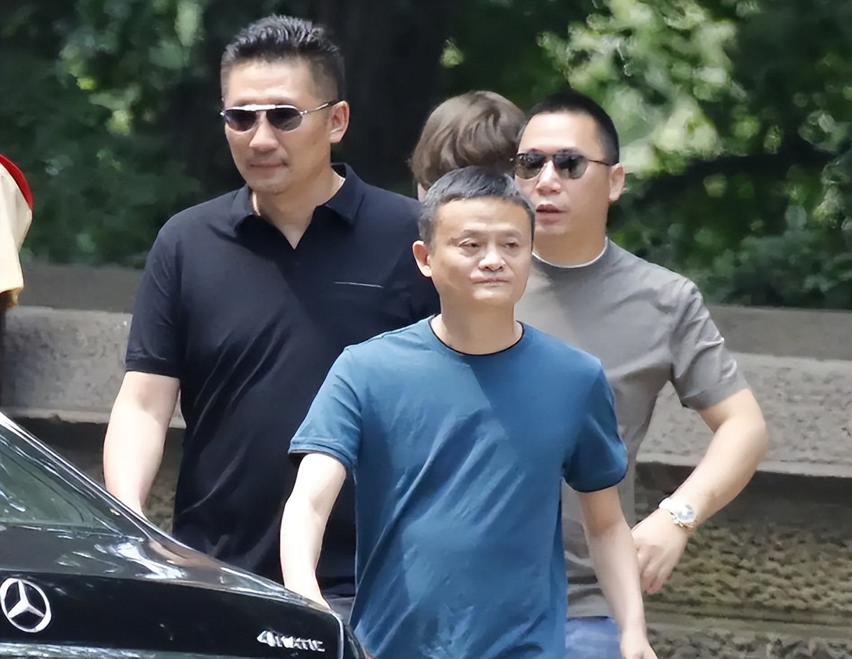 Rich people such as Liu Qiangdong, Ma Yun, and Ma Huateng have cashed ...