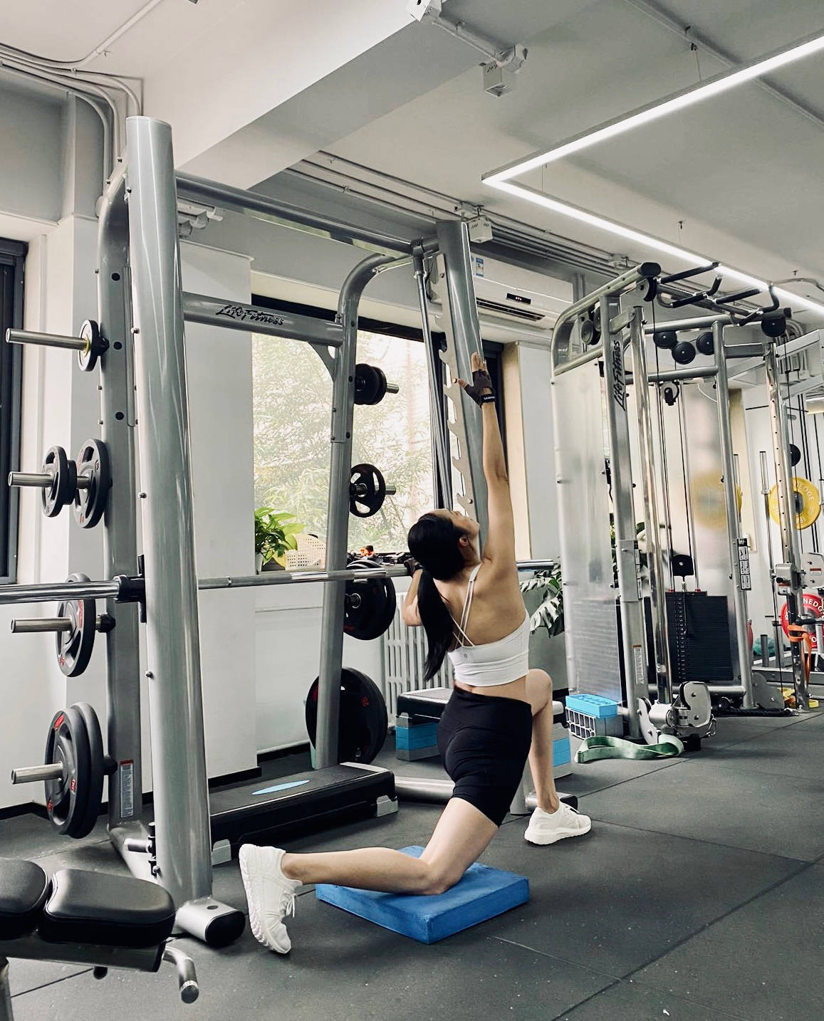 Yao Chen's gym exercise photos are enviable. The standard muscle lines ...