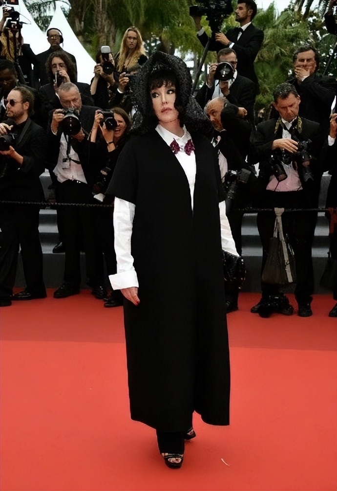 Beauty in the late twilight: French goddess Adjani, over-plasticized ...