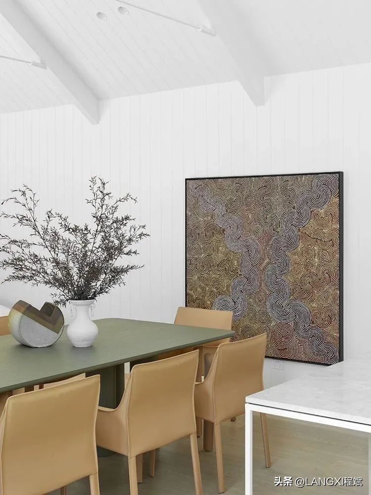 Extraordinary minimalism + log style - iNEWS