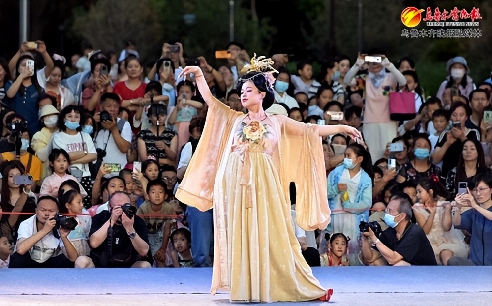 Urumqi People's Park Dance National Flavor Enjoy Immersive Experience ...