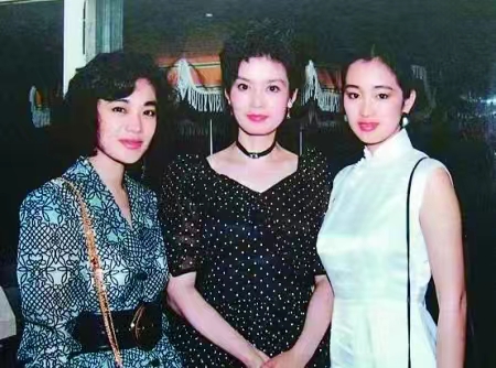 Do you know how beautiful Pan Hong was when she was young?Divorced for ...