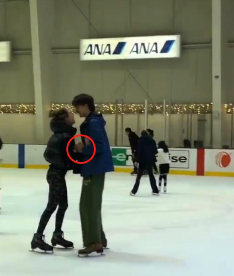 Is Gu Ailing in love?Embracing and kissing with handsome boyfriend on ...