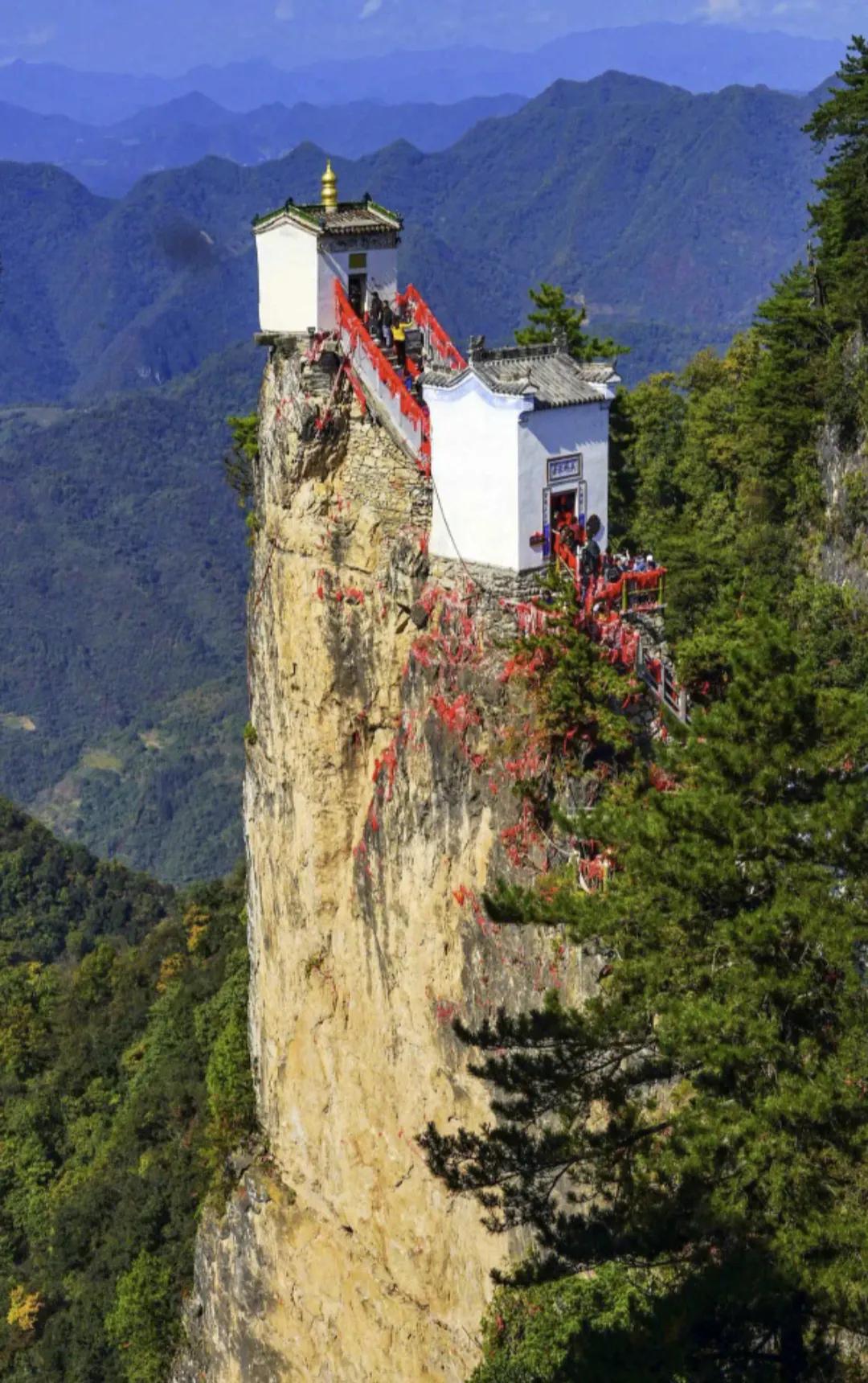 Eight Temples Built On Cliffs In China - iNEWS