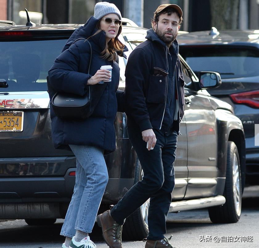 Actress Mandy Moore takes a leisurely walk on the street and arms with ...