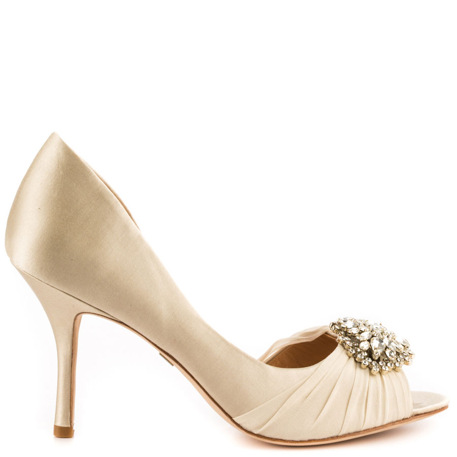 Spanish actress Penelope Cruz likes to wear high heels - iNEWS