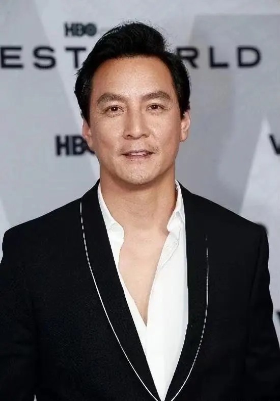 Wu Yanzu and his mixed-race daughter are in the same frame, using ...