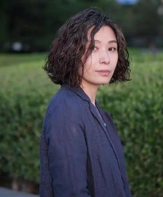 Liu Dan won the Best Supporting Actress in Magnolia, and her acceptance ...