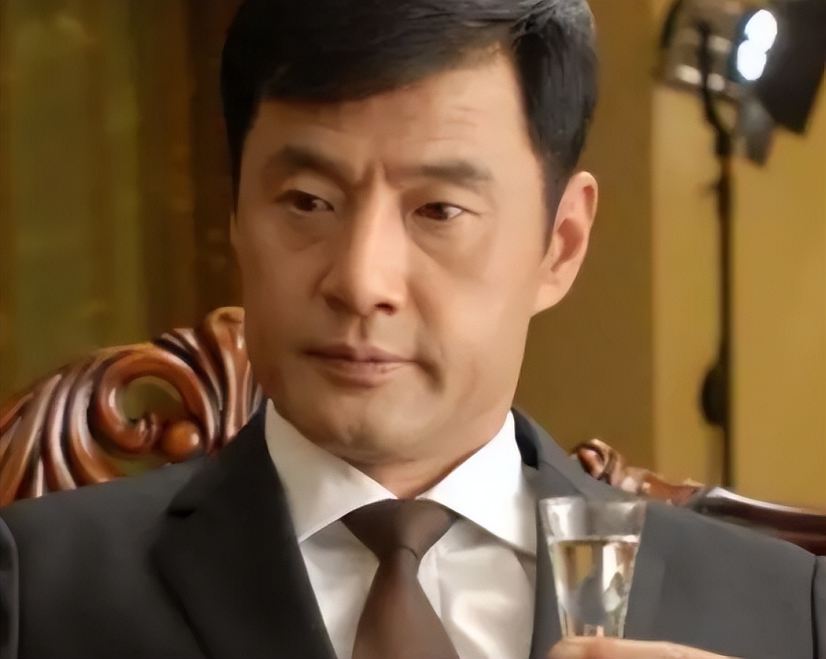 Yu Rongguang: Obsessed with filming, relying on his wife to support his family, only after the ...