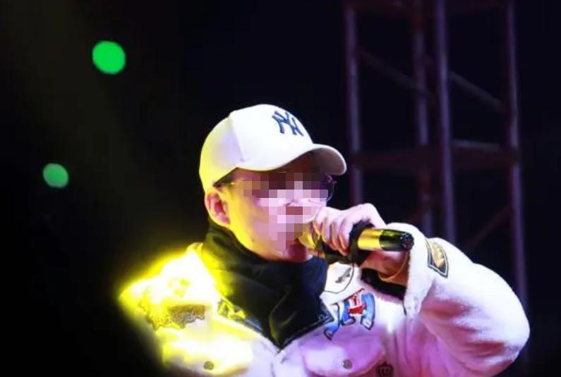 Laughing dead, without a single masterpiece, but being praised as the ...