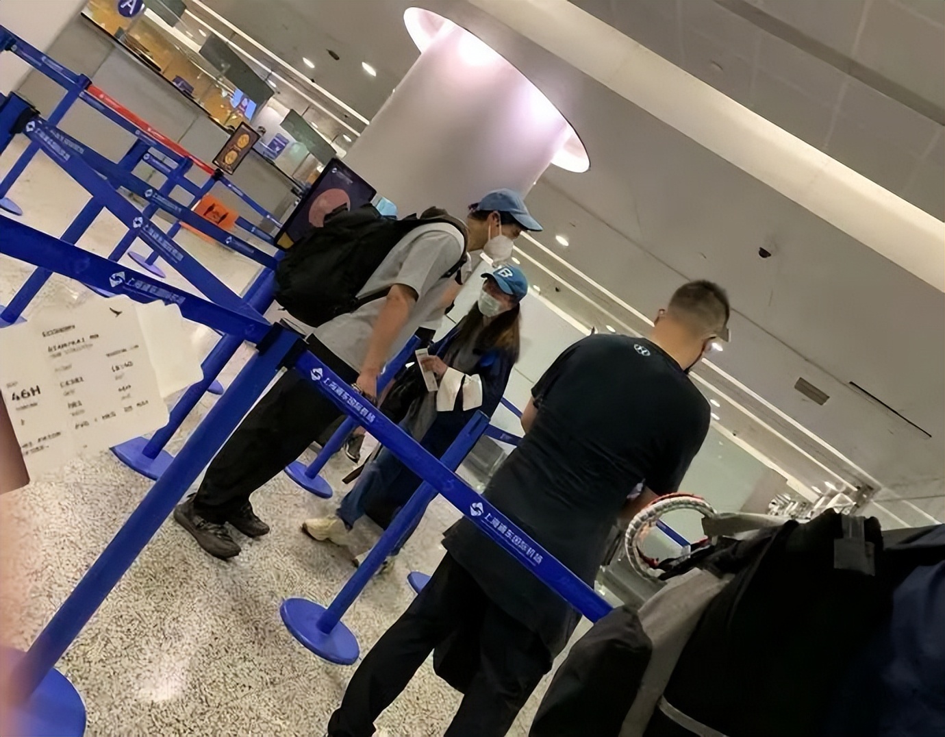 Eddie Peng left Shanghai overnight!It was revealed that he flew to ...