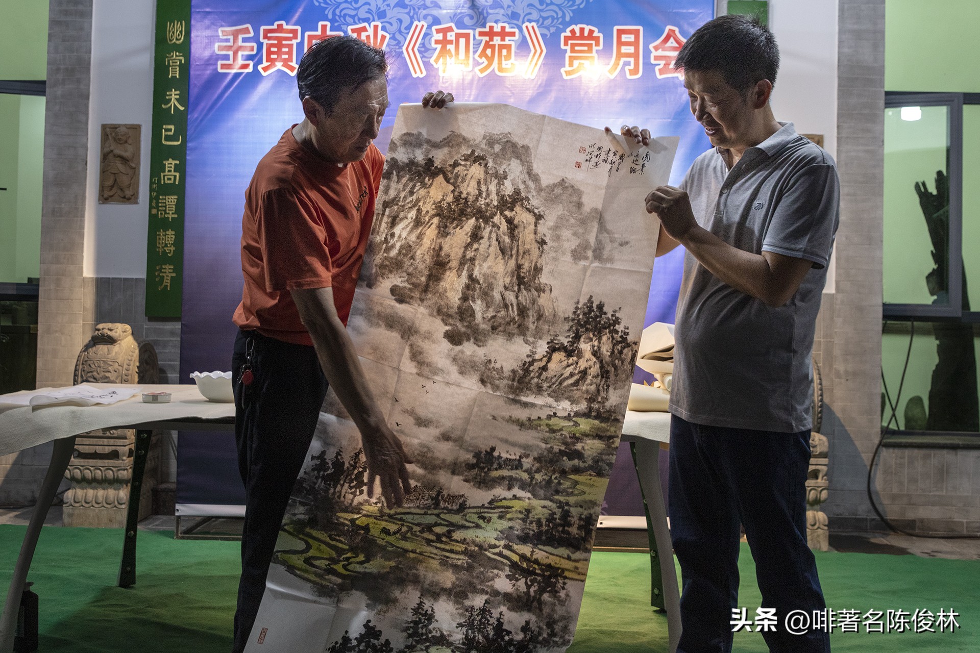 During the Mid-Autumn Festival, Mr. Zhou Zhenzhi and his disciples held ...