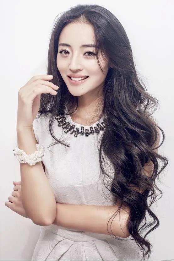 Beautiful pictures of Qin Xue - iNEWS