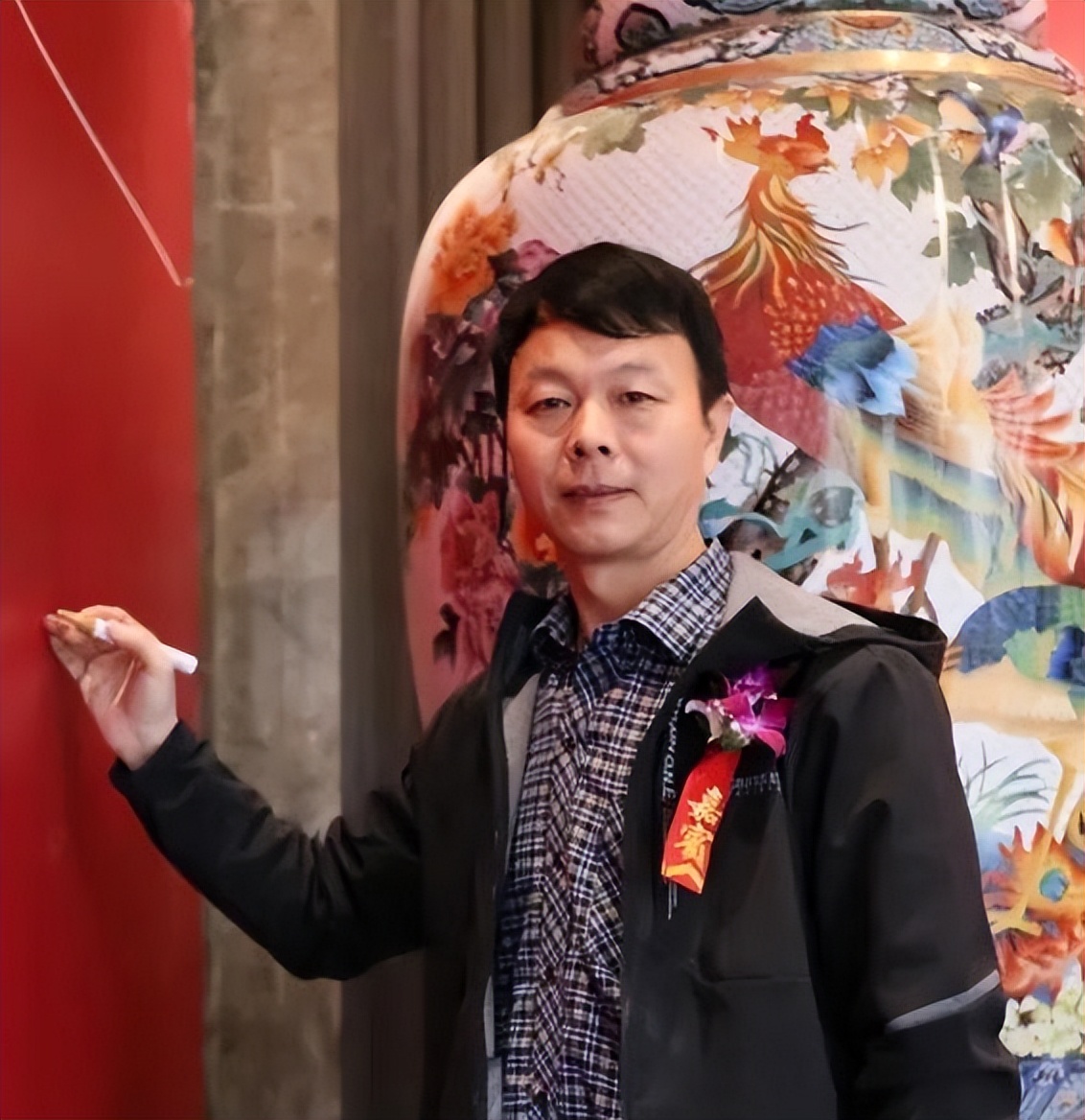 Zhang Guodong, a famous painter of flowers and birds in new fine brushwork - iNEWS
