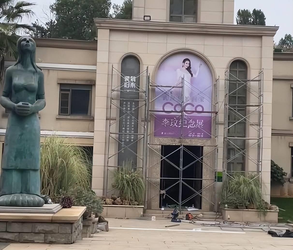 The original white marble angel statue stands in Coco Lee Cemetery ...