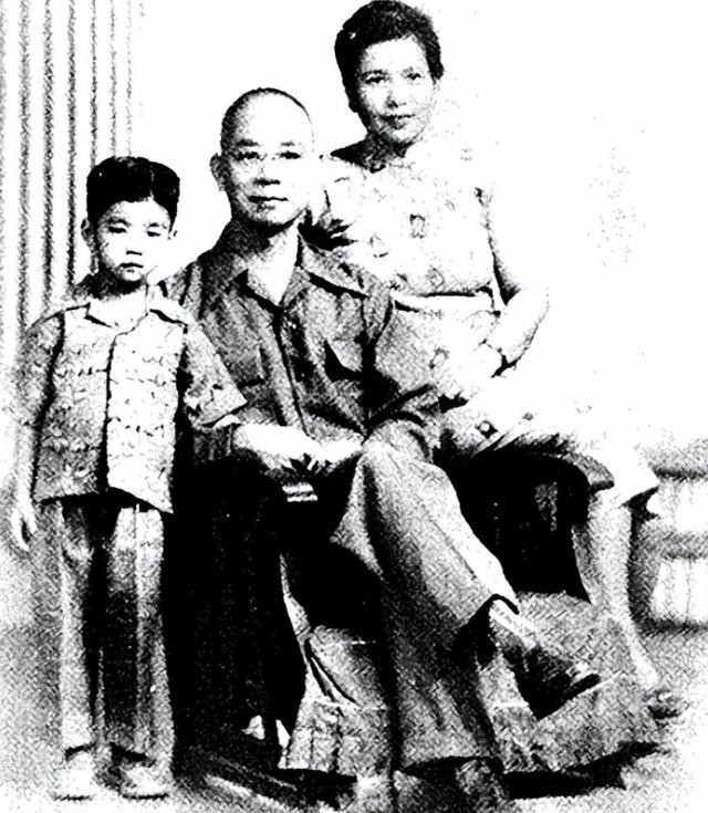 In 1981, Wu Shi's descendants reunited in the United States. The eldest ...