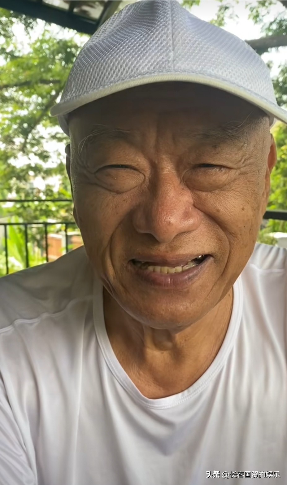 A recent photo of 77-year-old host Ling Feng exposed - iNEWS