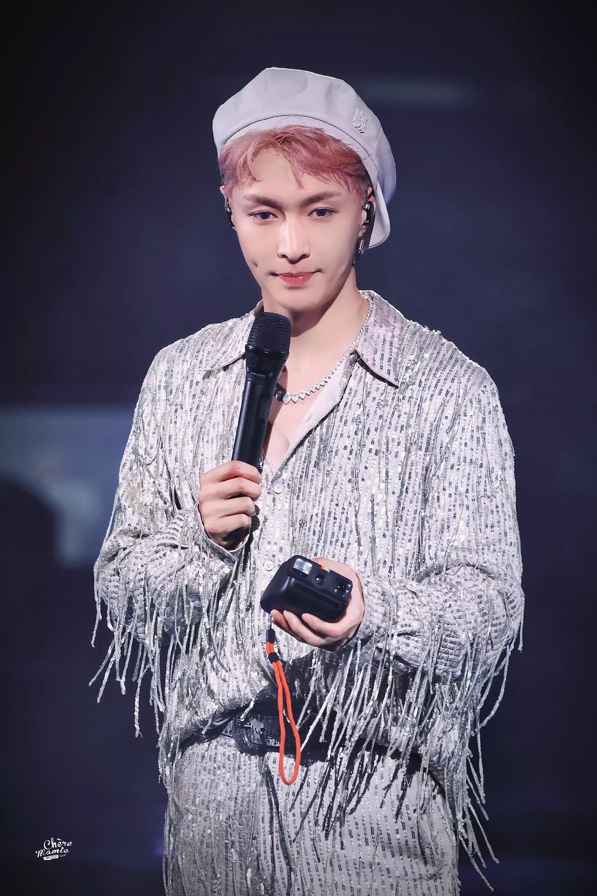 Zhang Yixing's beautiful photo sharing - iNEWS