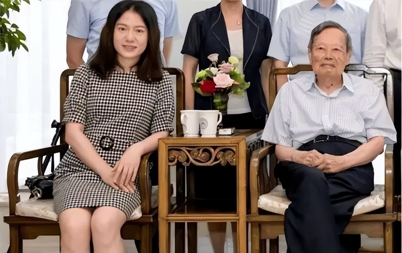 28-year-old Weng Fan: Taking care of Yang Zhenning until he is 100 ...