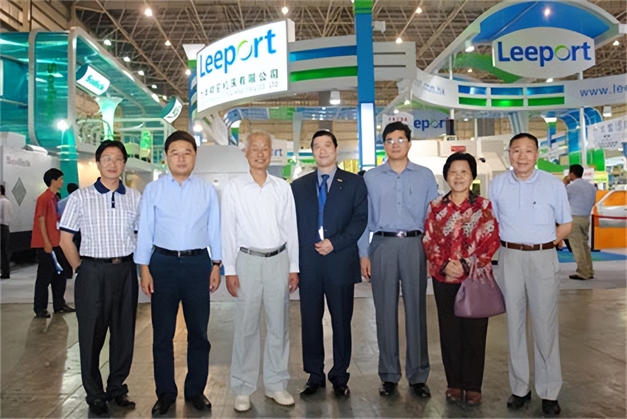 In 1988, Wang Guangmei visited Lin Ruo but was rejected. She went alone ...