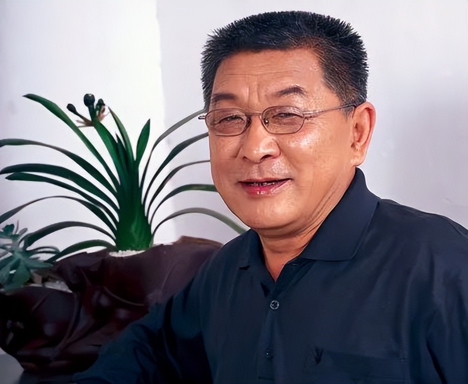 Dong Biwu's eldest son, Dong Liangyu, died at the age of 85 - iNEWS