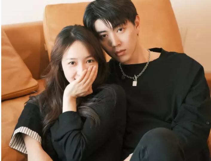 Actor Zhou Junwei was banned from Weibo, and Zhao Liying's new drama "Walking with the Phoenix ...