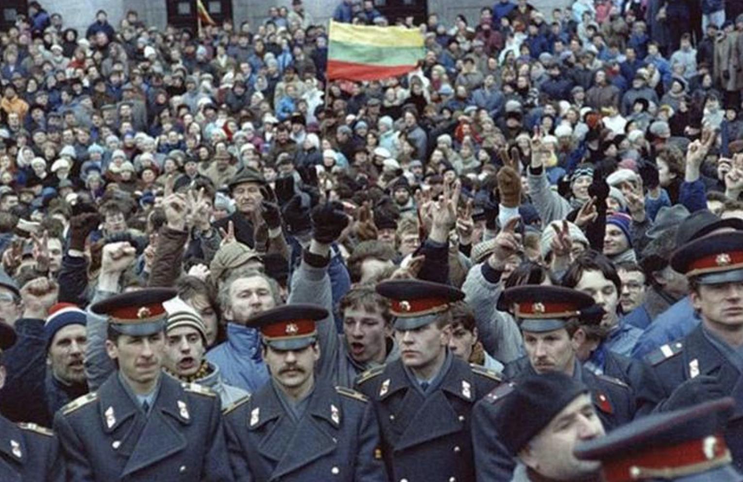 Why did the three giants of the disintegration of the Soviet Union end ...