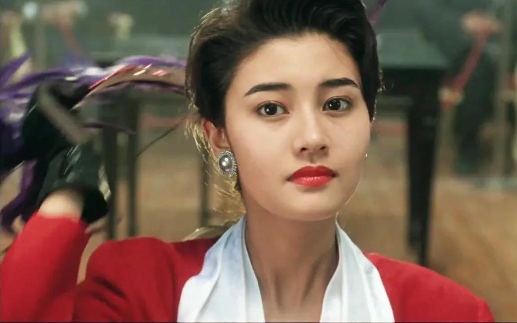 "Li Jiaxin is beautiful and sultry, and her absurd love history has ...