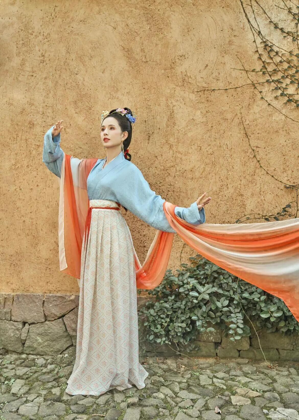 I was amazed by Li Ruotong!The 56-year-old Hanfu style still "hangs ...