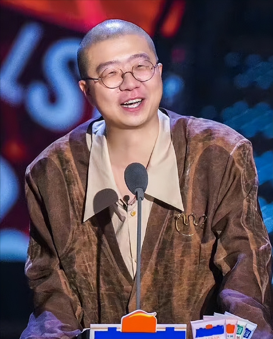 After seeing Li Dan, I instantly understood what a "shrimp boyfriend ...