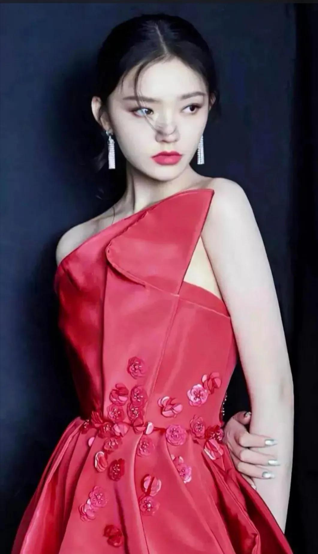 Lin Yun's stunning beauty - iMedia