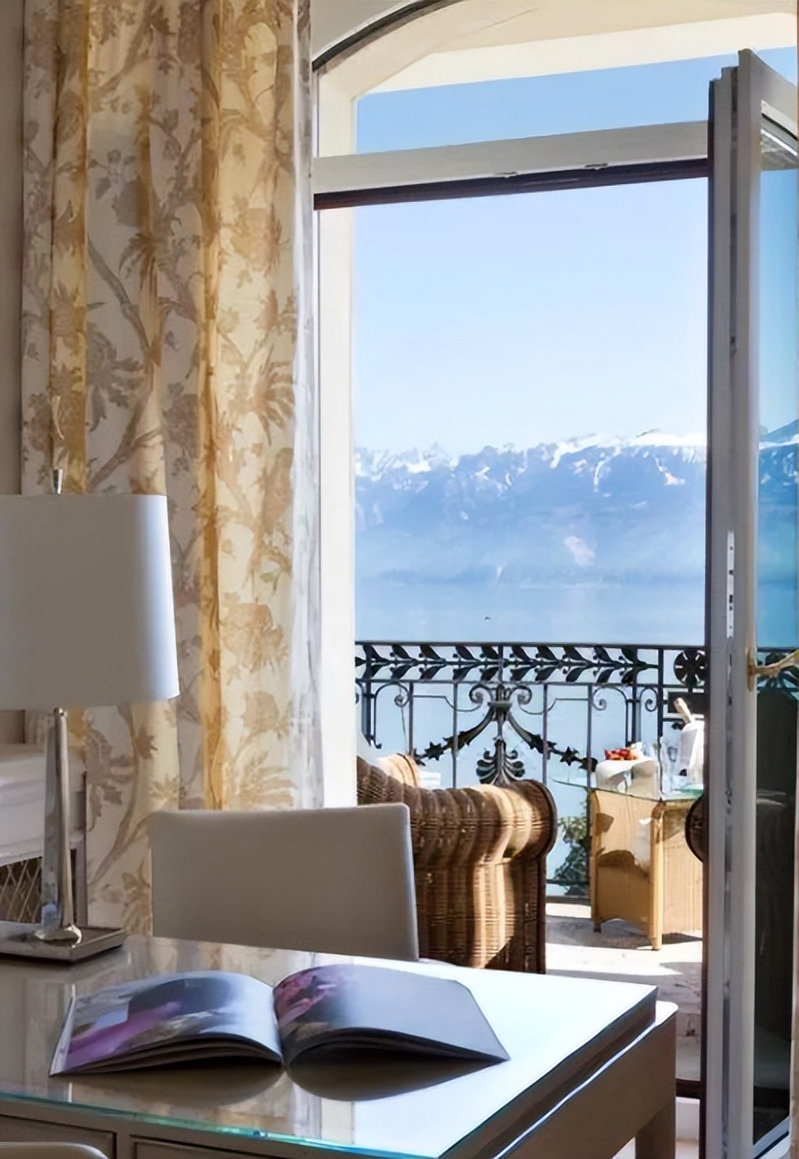This is the Swiss State Guest House! Located on the shores of Lake ...