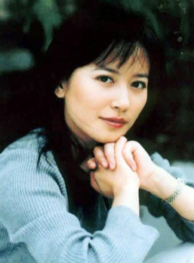 Faye Yu: At 52 years old, the charm still exists, there is no shortage ...
