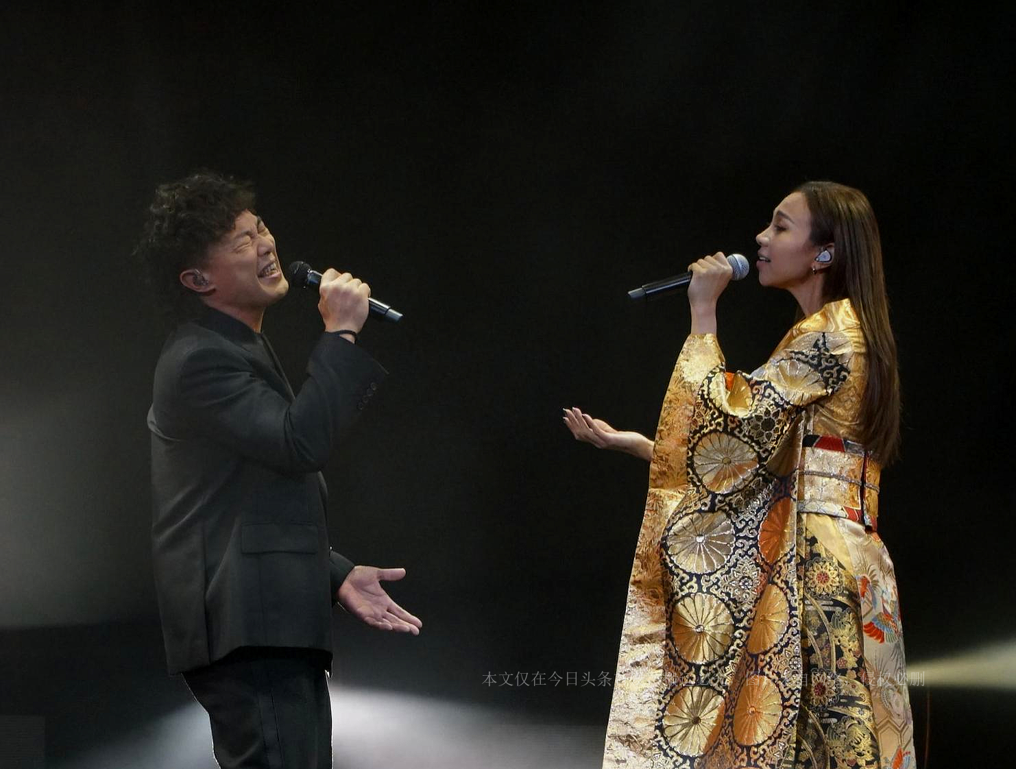 Hong Kong singer held his first Hong Kong Coliseum concert, and Eason ...
