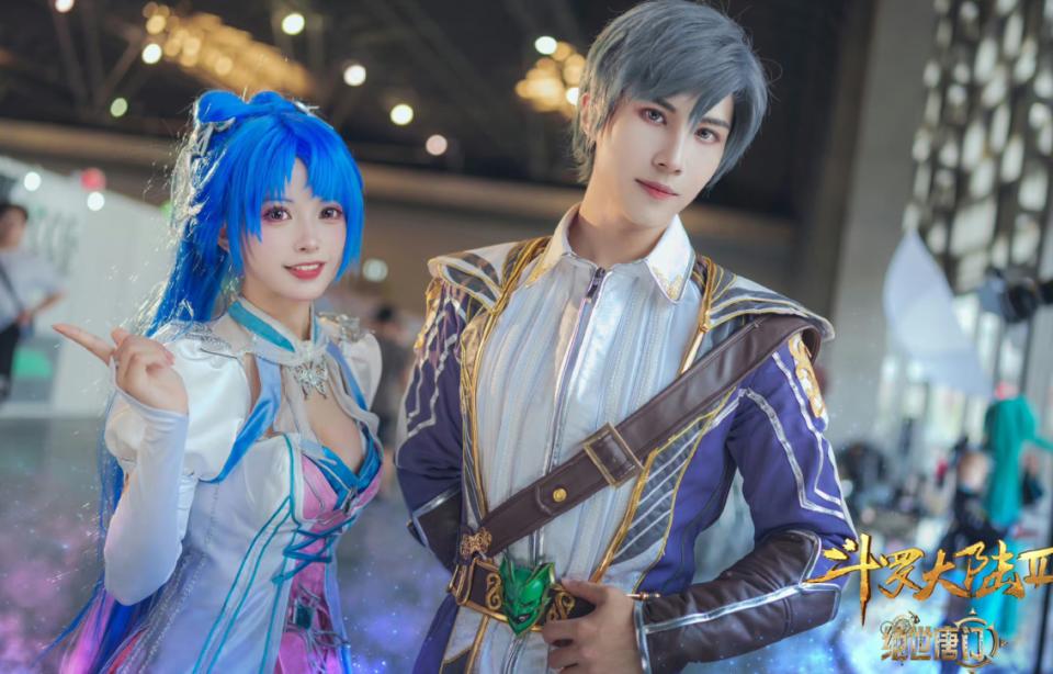 The real-life versions of Tang Wutong and Huo Yuhao are coming. Tang Wutong's low-collared dress ...