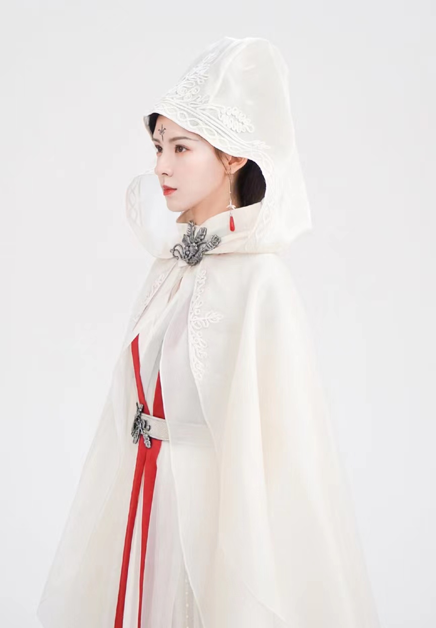 Zhang Yuxi feels cold about the fashion style of Feng Lixue in white ...