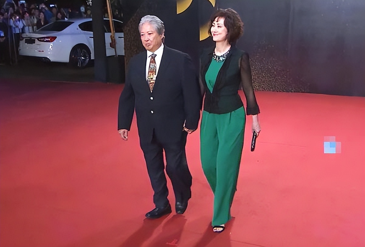 The 73-year-old Sammo Hung and his wife look like father and daughter ...