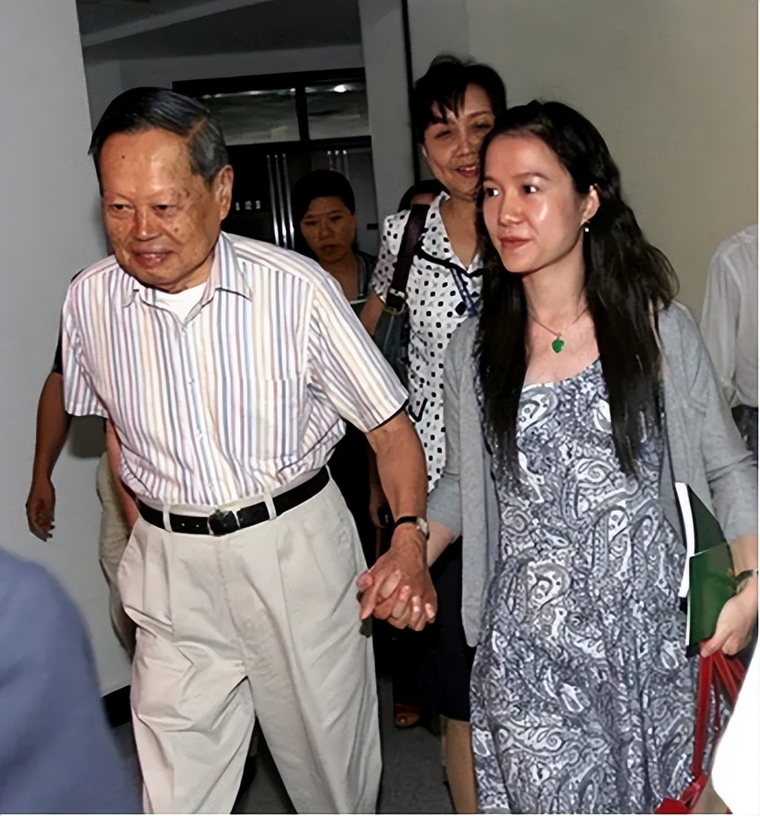 Congratulations to Weng Fan, she has become the most enviable woman - iNEWS