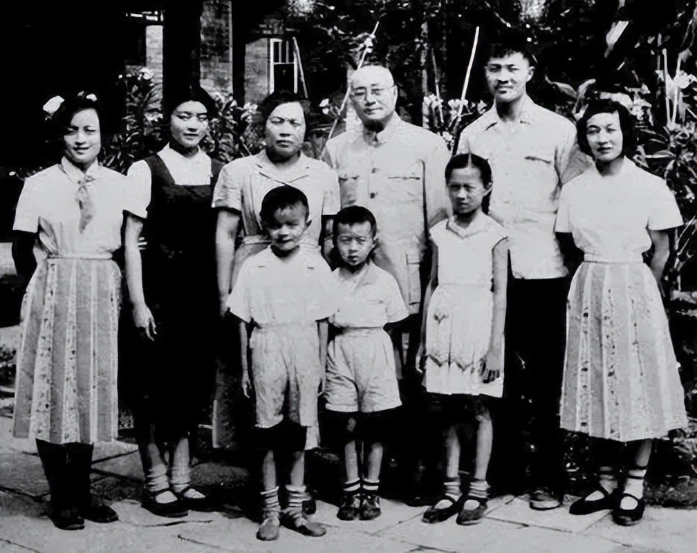 Deng Xiaoping's eldest son, Deng Pufang, jumped off a building at ...