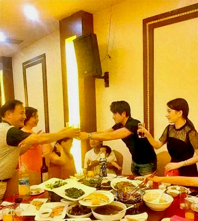 Fang Yuan wins! Aaron Kwok and his wife appeared in the Mainland to ...