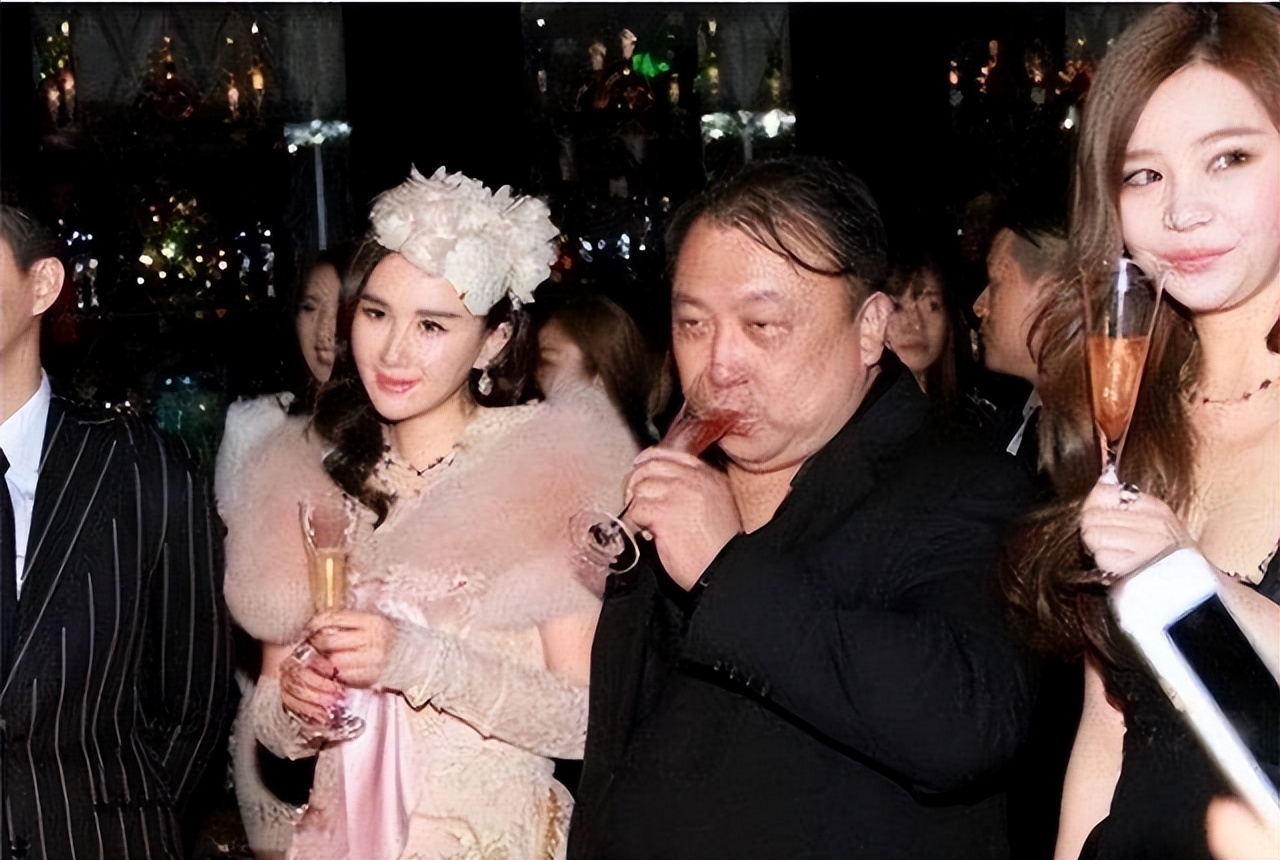 Wang Jing: It's all female stars who come to my door and give me ...