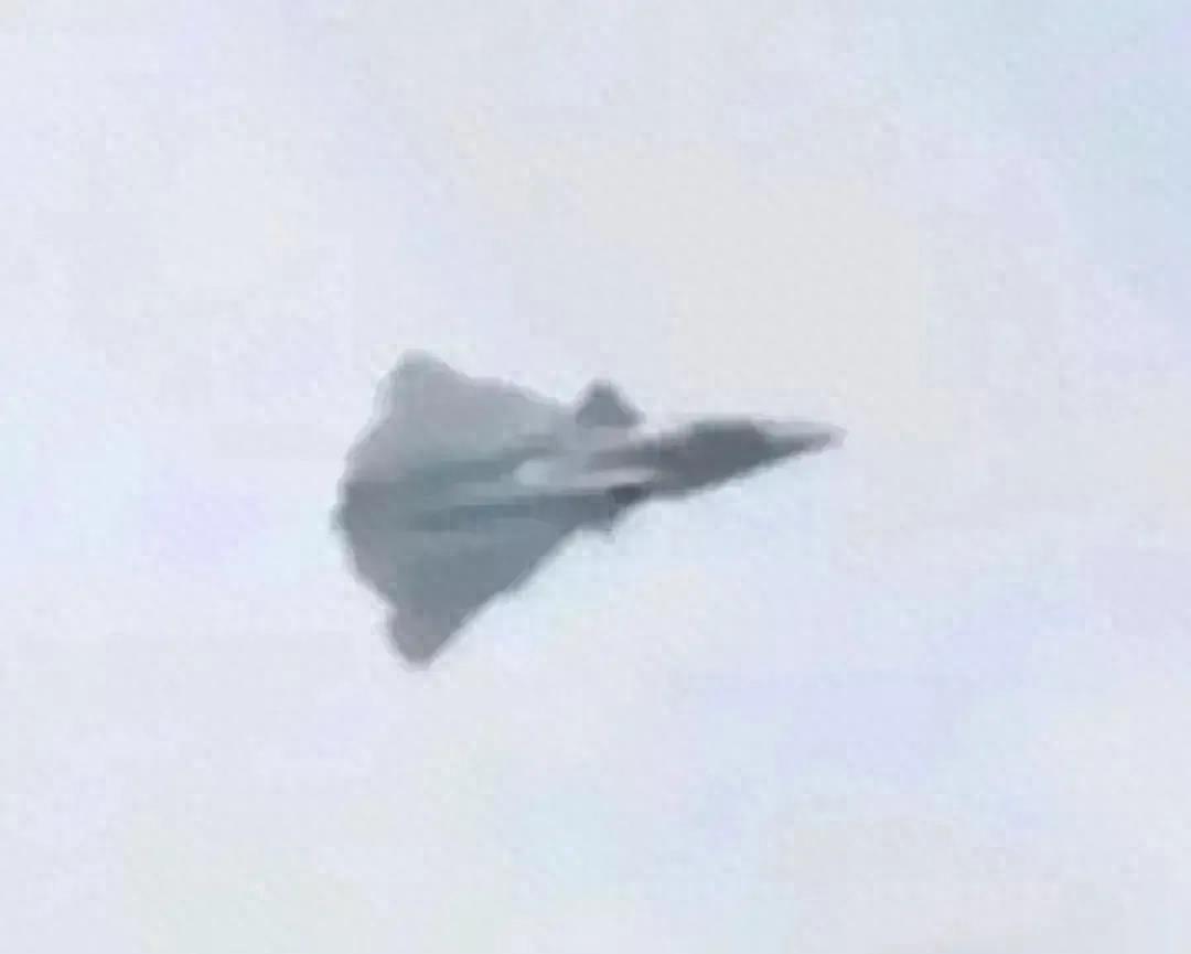 "Stealth night attack, mysterious fighter plane attacks!" - iMedia