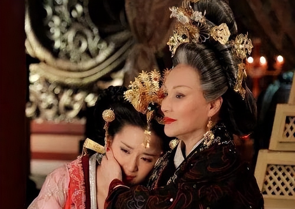 Empress Dou Shi: At the age of three, her hair is equal to her height ...