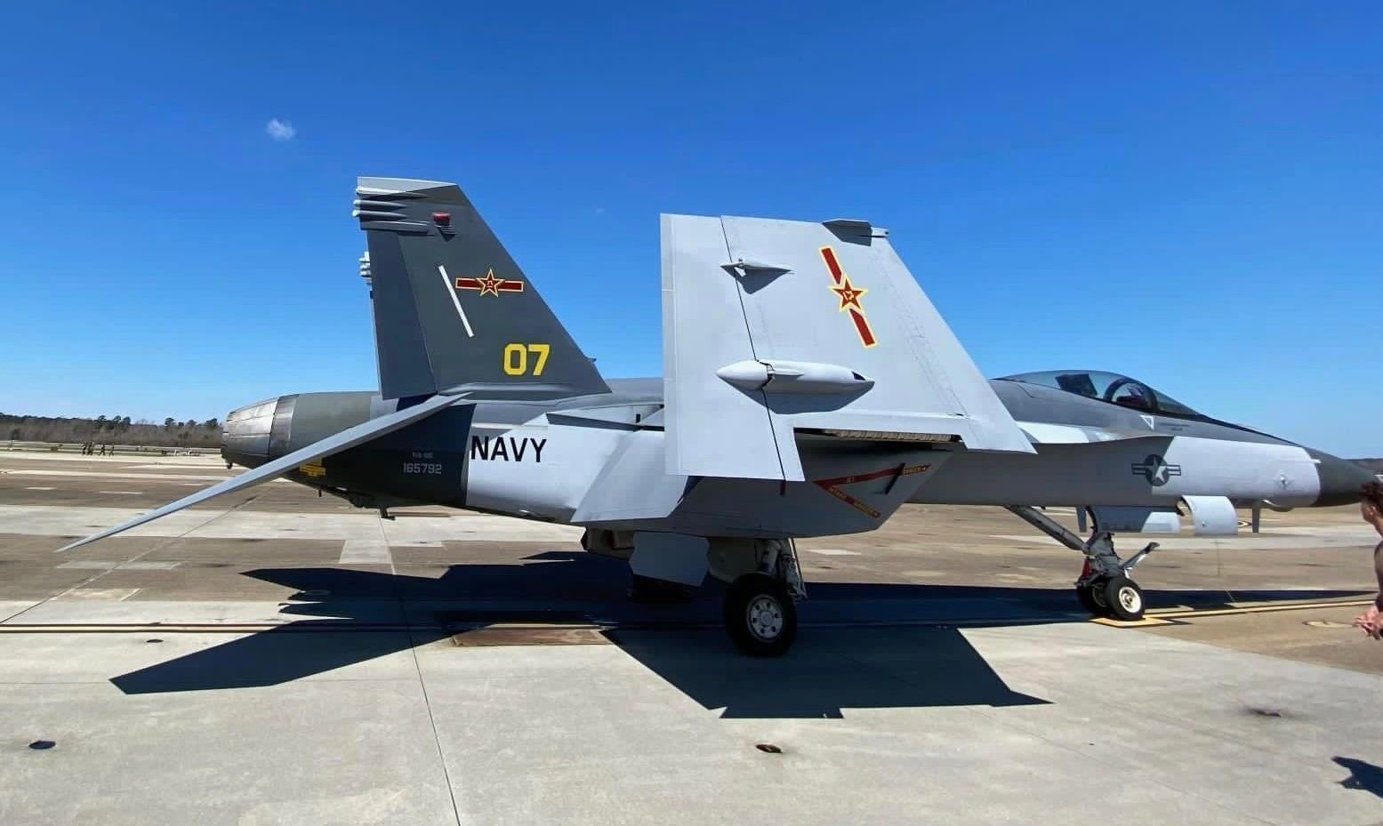 US media: US F18 fighter jets painted with the Bayi military emblem and ...