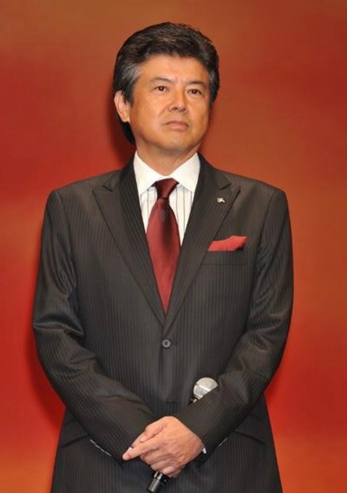 Miura Yukazu is the "anti-greasy" man: wearing a suit, combing his back ...