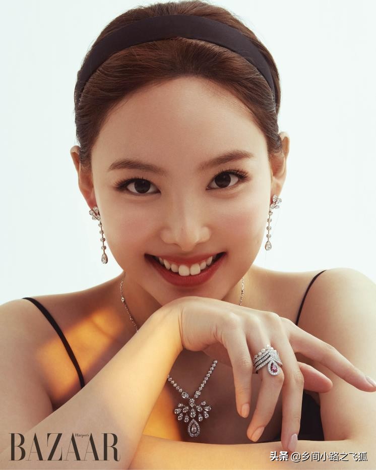TWICE Lin Nalian appeared in a magazine for a jewelry photo shoot ...