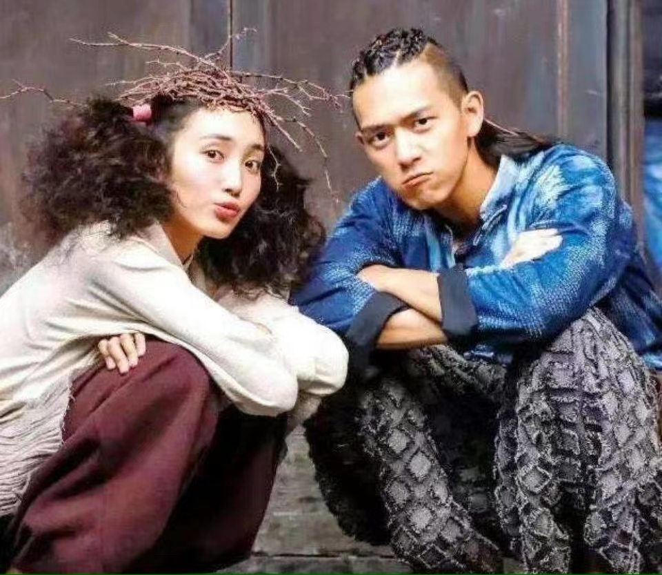 Li Hongqi won an award at the Venice Film Festival, gave a speech and ...