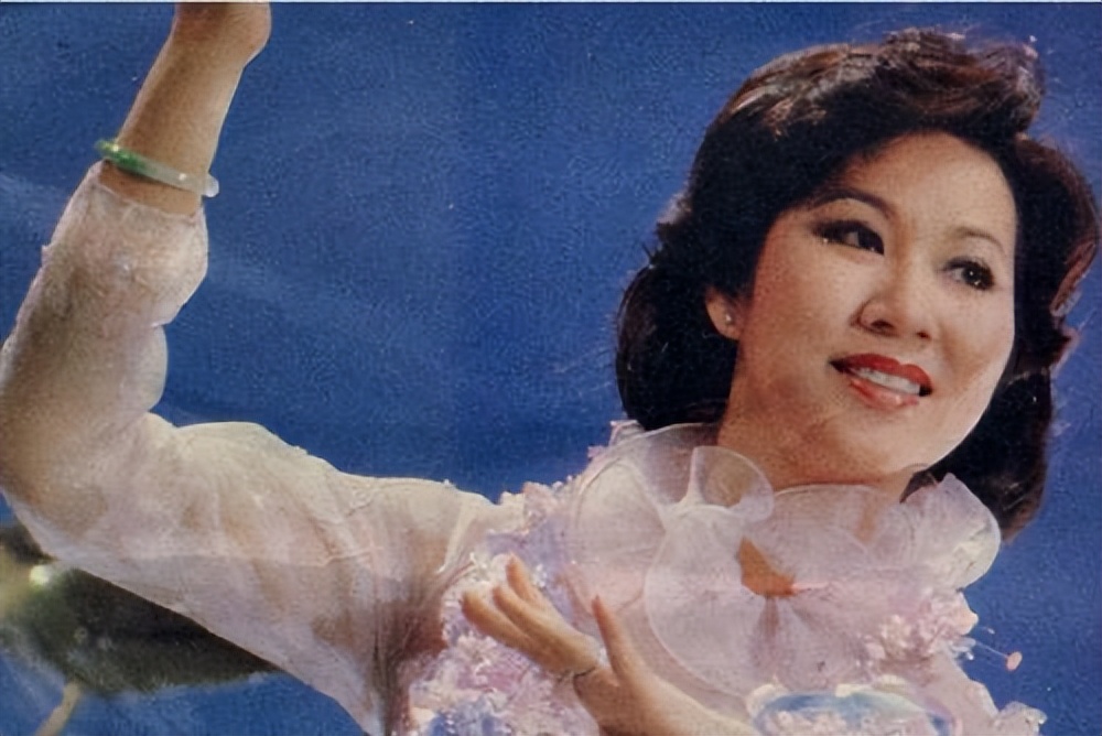 She quit the music scene at the age of 29 due to marriage, but 5 years ...