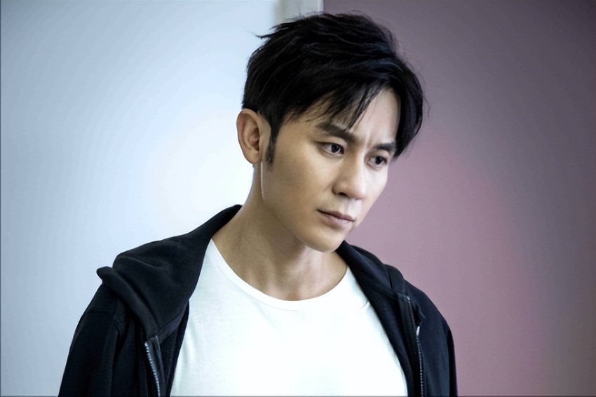 Feng Xiaogang angered Li Chen "get out of the entertainment industry", Li Chen responded ...