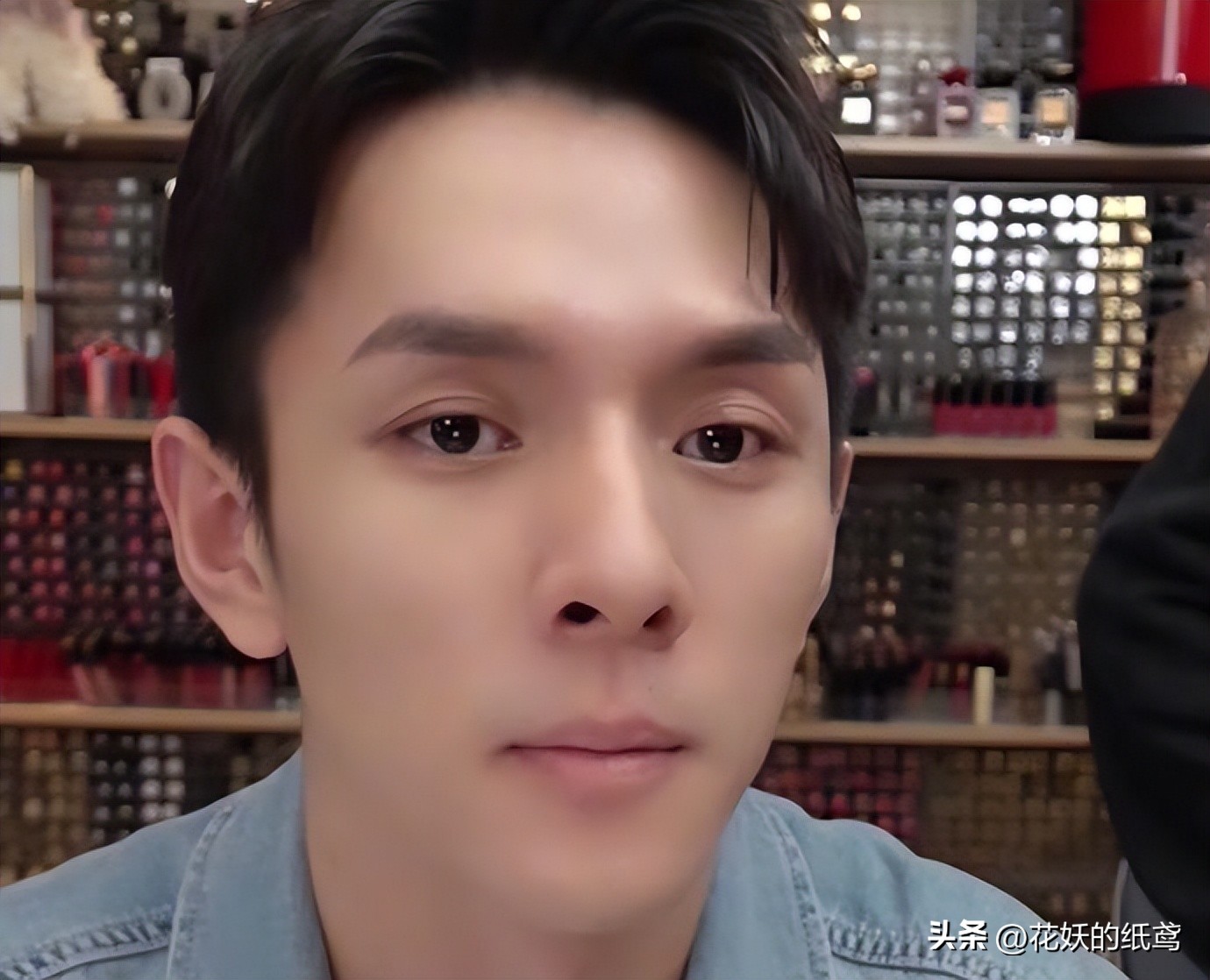 Li Jiaqi cried bitterly, bowed, apologized, and deleted his comments ...